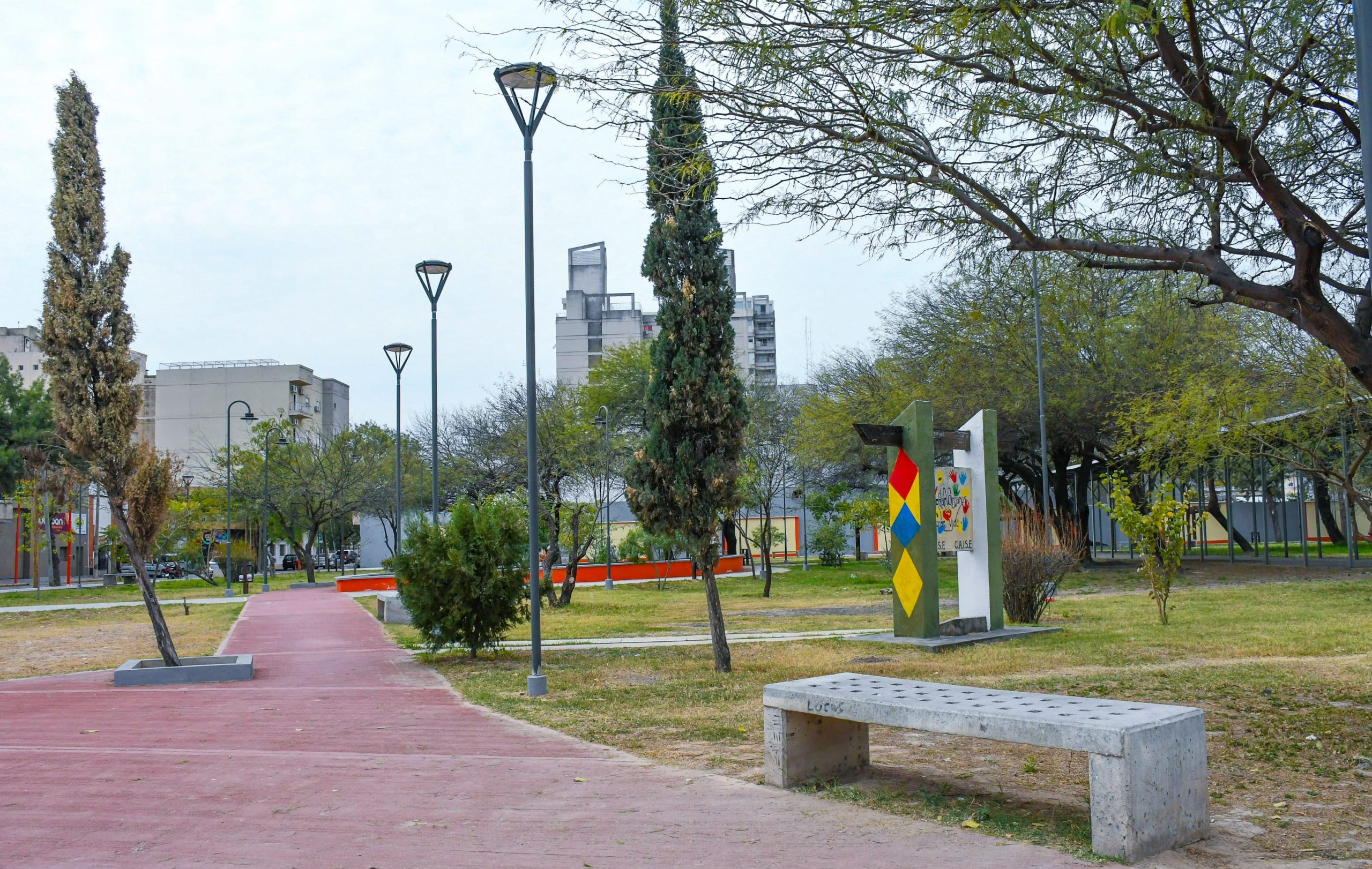 Pronta a inaugurar la plaza del Parque Oeste fortalece el eje verde y ...