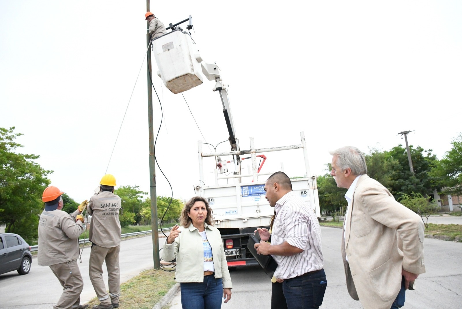 Norma Fuentes supervisó la obra para recuperar el alumbrado público que ...