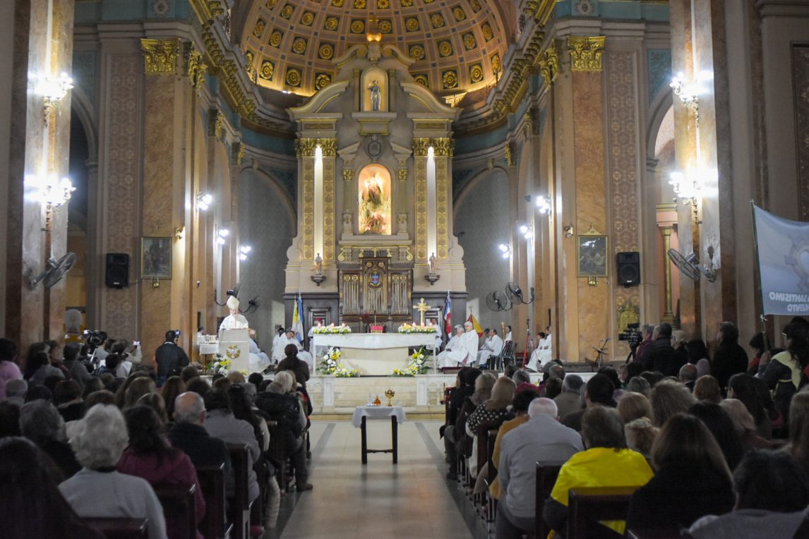 Corpus Christi: una multitud colmó la Catedral y marchó por el centro ...