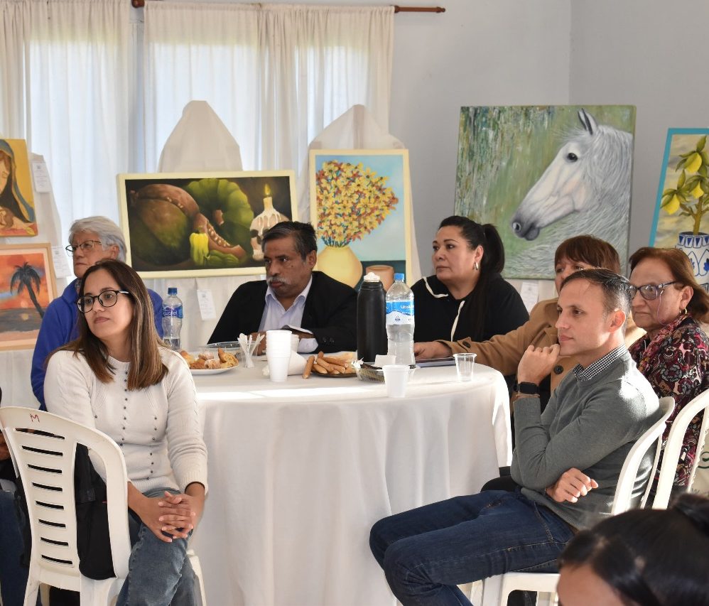 Fernández: Un café literario reunió a escritores, artistas y ...