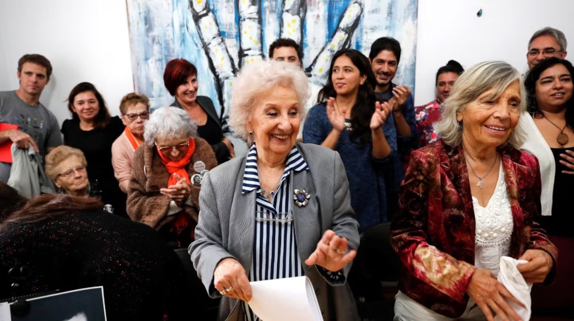 Abuelas de Plaza de Mayo anunció la restitución del nieto 140 - infodelestero.com