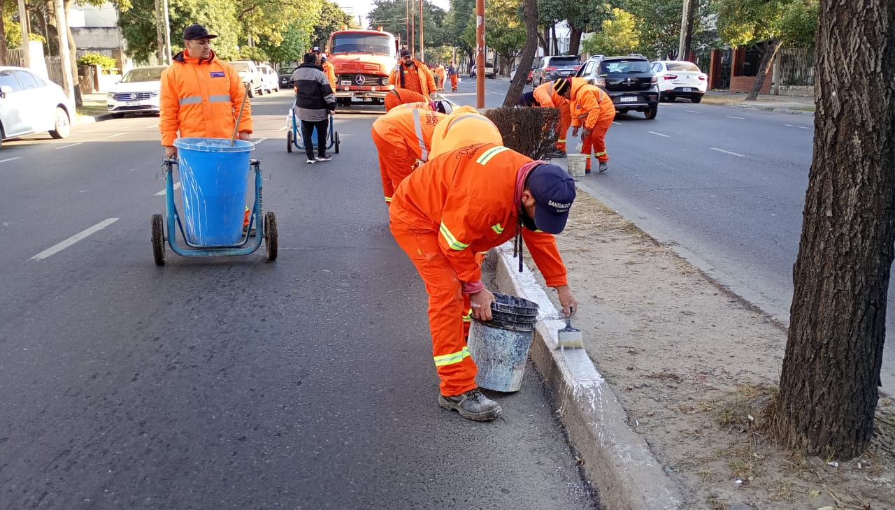 Operarios de la Capital trabajaron para repintar la totalidad de ...