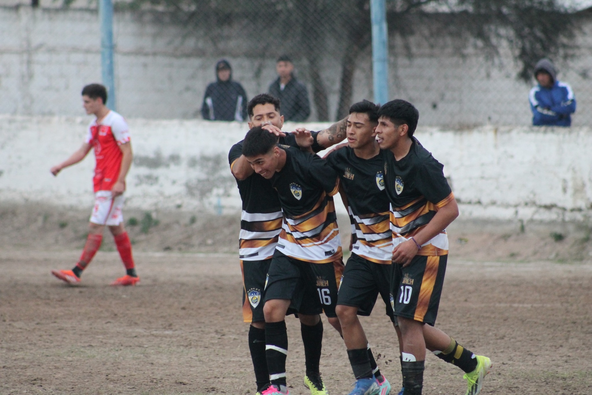 25 de Mayo y Los Dorados lideran el fútbol de Las Termas ...