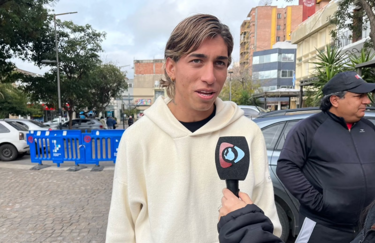 Maher Carrizo sorprendió a los catamarqueños con su visita a la Virgen ...
